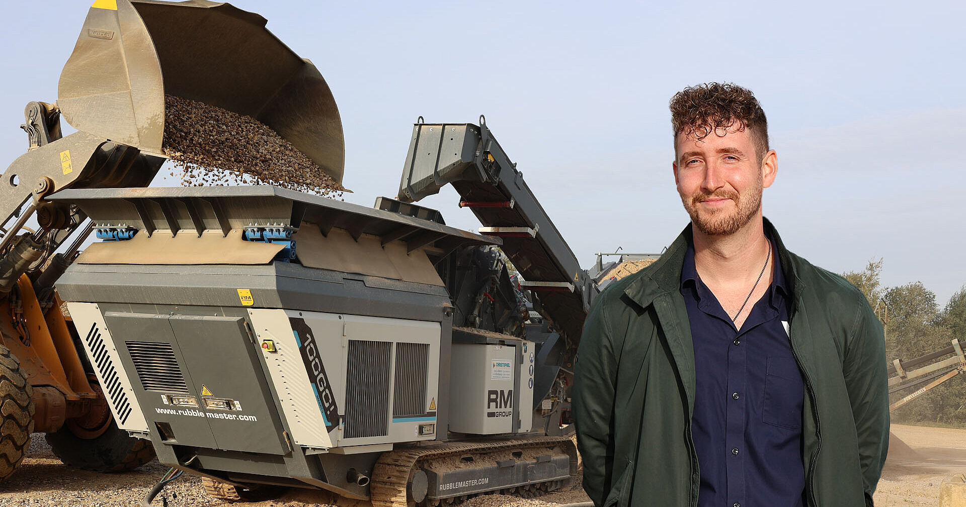 Crushing gravel fully electric from the grid | RUBBLE MASTER